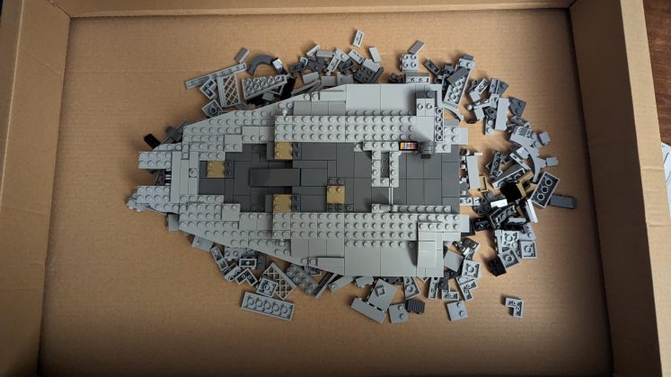 BlueBrixx Star Trek Voyager & Delta Flyer Review – Trek Central